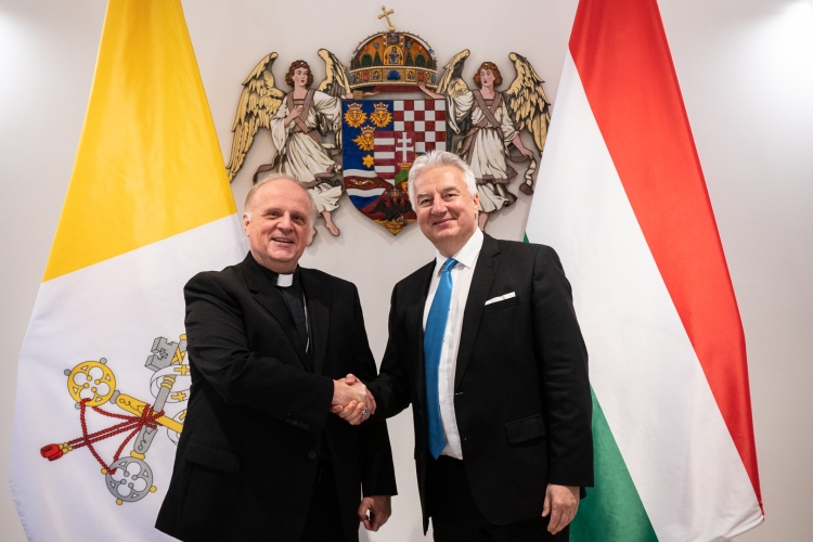 Semjén Zsolt Michael Wallace Banach apostoli nunciust fogadta | kdnp.hu